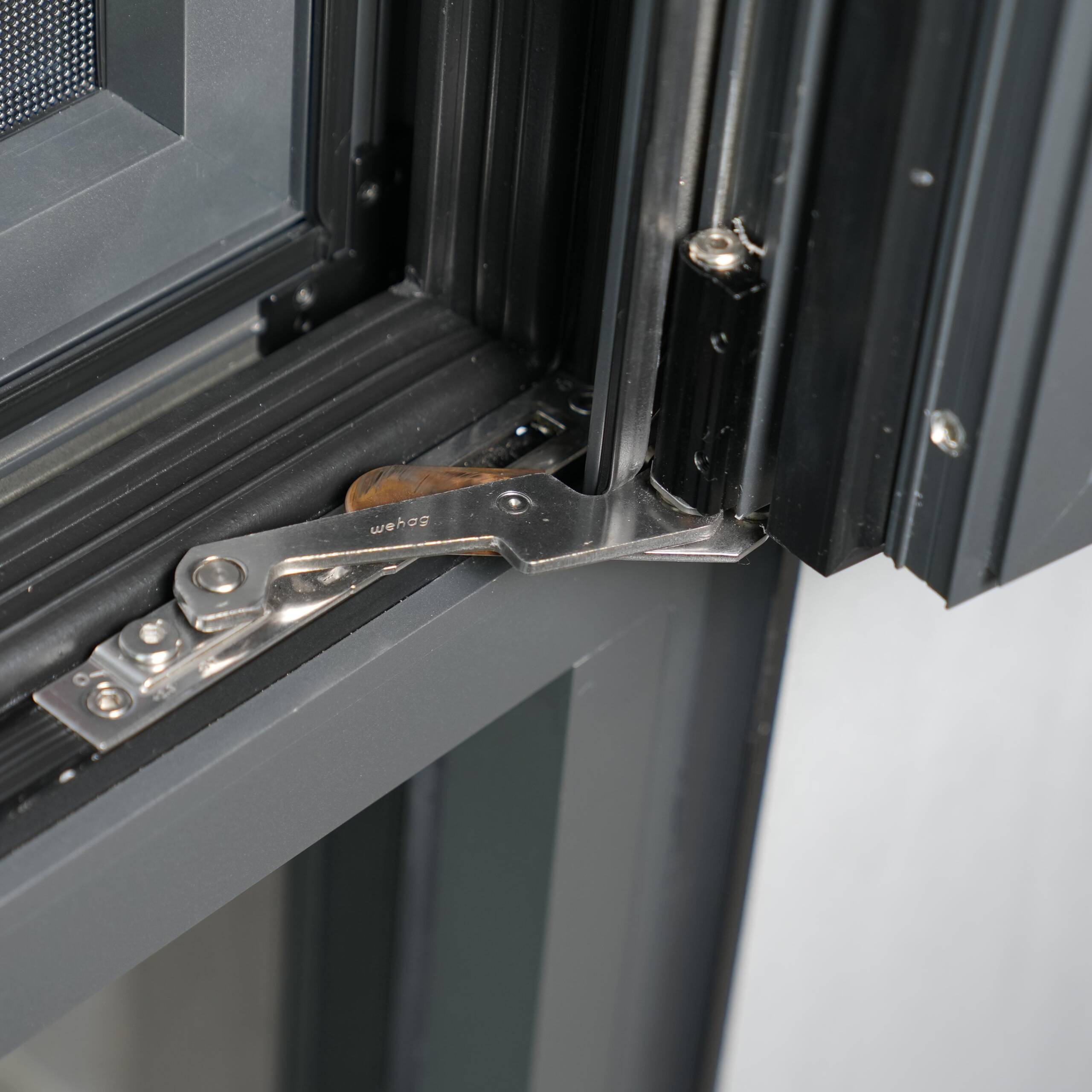 EW 88 Inward Tilt and Turn - Everbright Windows & Doors